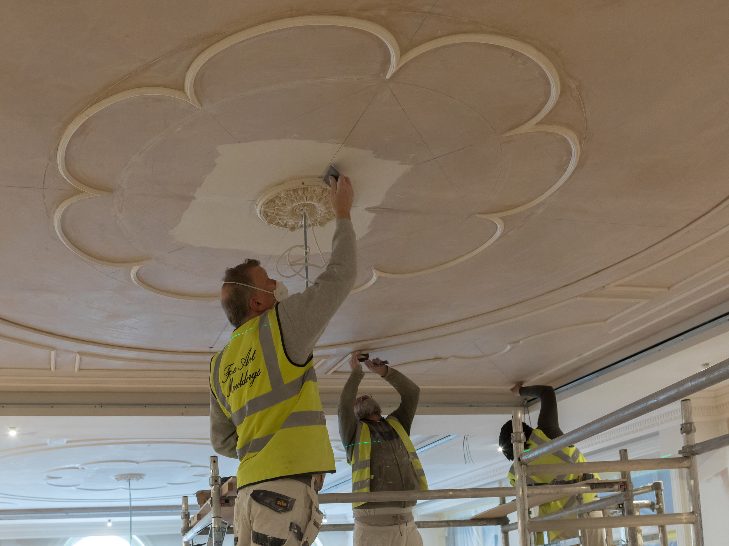 How to Choose the Right Ceiling Rose for Your Period Property